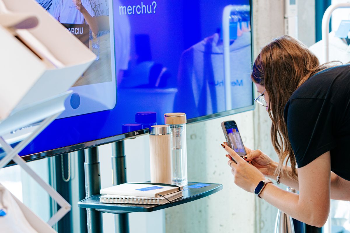 ️】Merch in a marketing campaign: how to effectively build brand ...